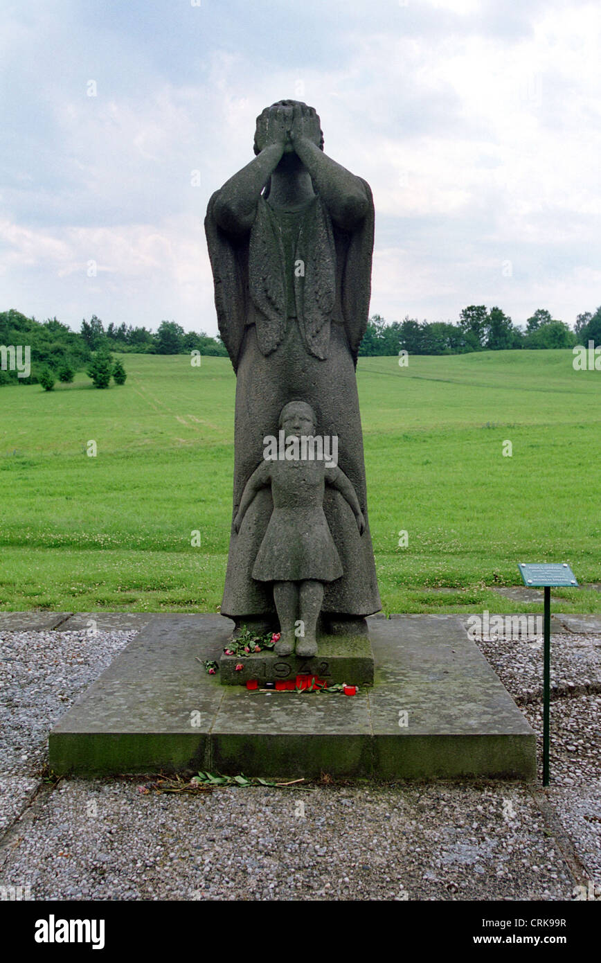 The memorial statue in Lidice Stock Photo - Alamy