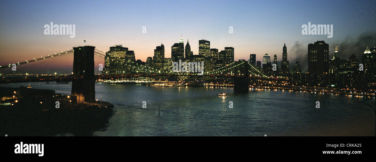 Smoke over new york city hi-res stock photography and images - Alamy