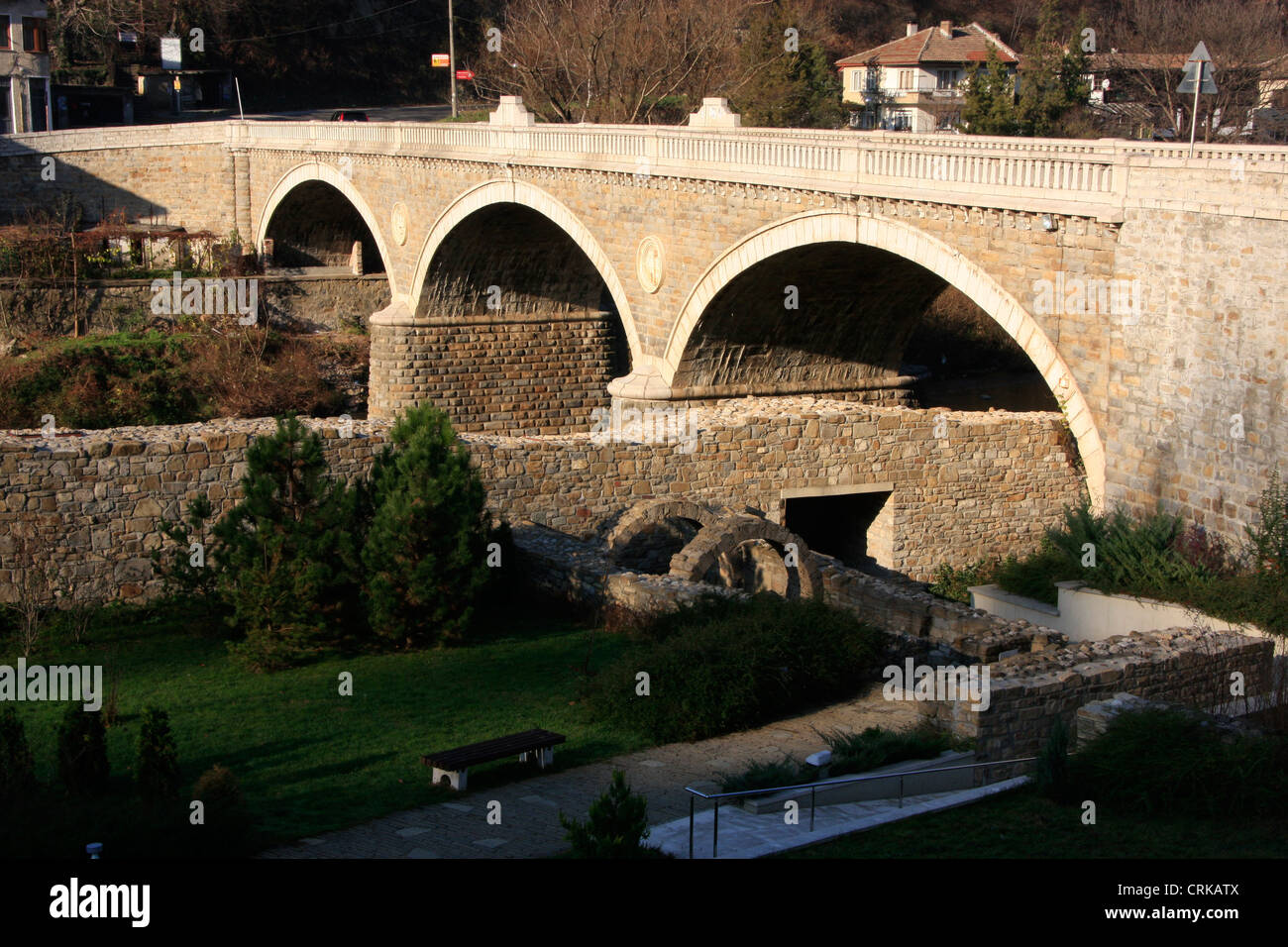 Medieval arched stone bridge hi-res stock photography and images - Alamy