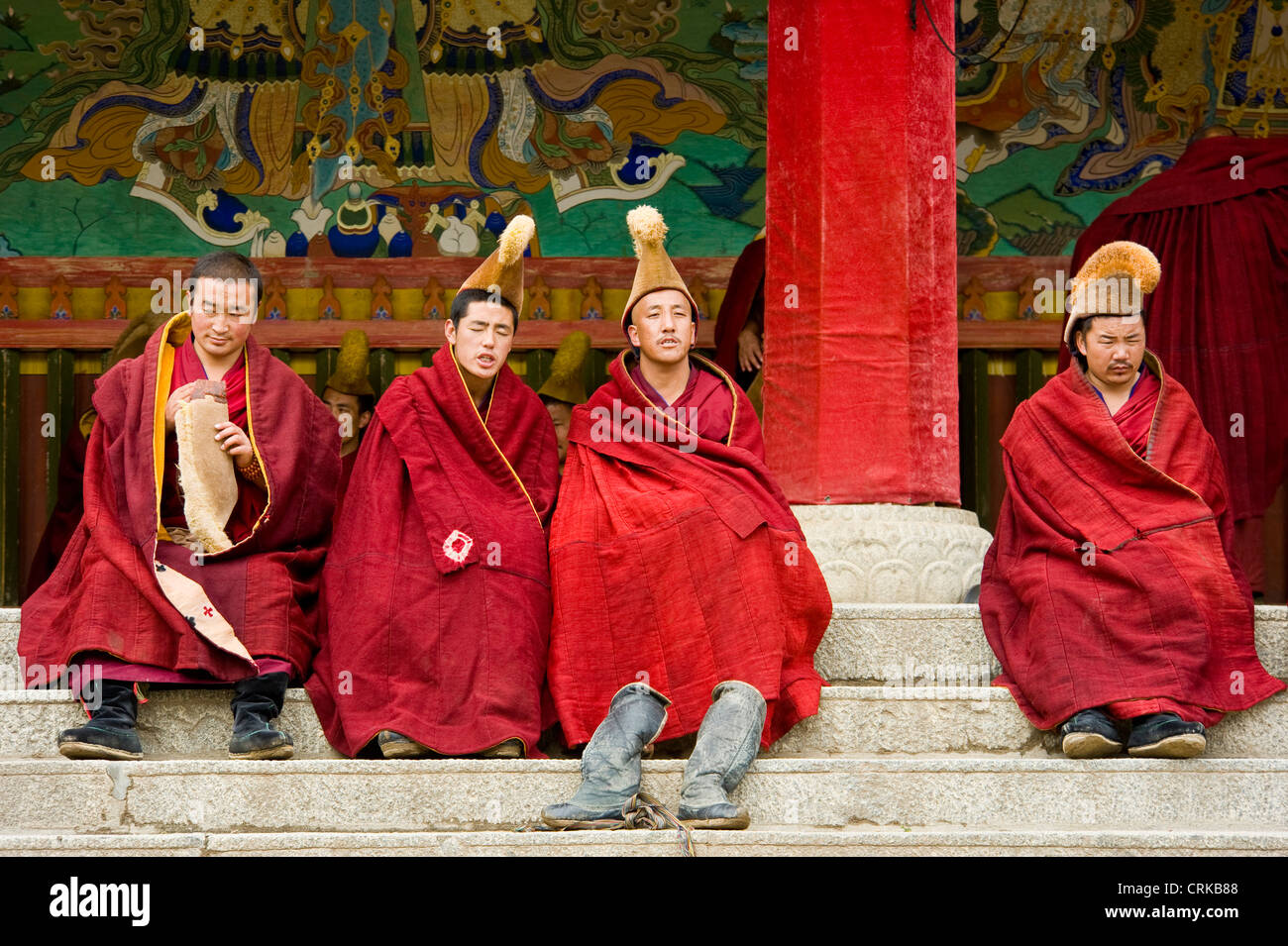 Tibetan Men Traditional Dress Stock Photos & Tibetan Men Traditional ...