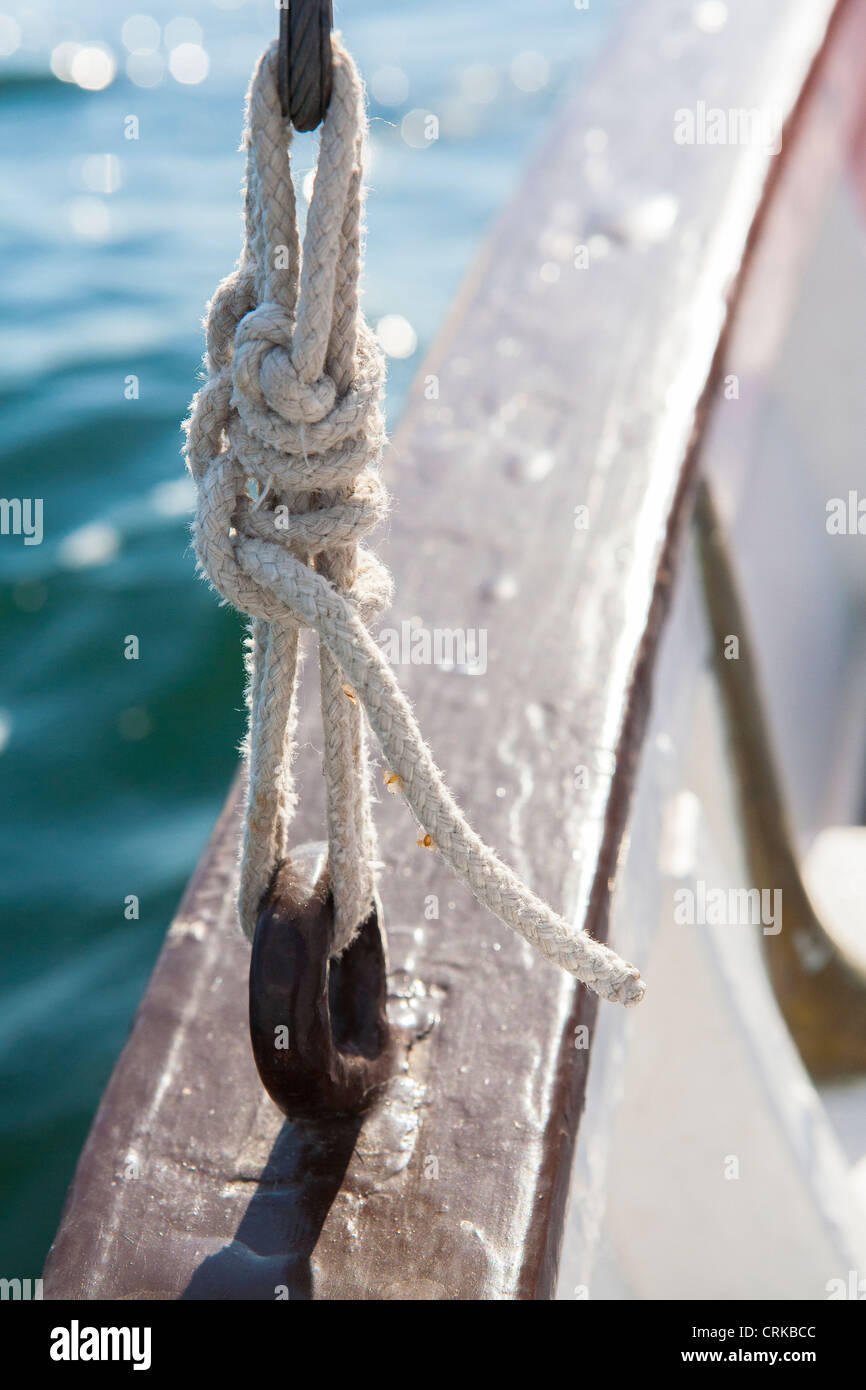 Boat railing rope hi-res stock photography and images - Alamy