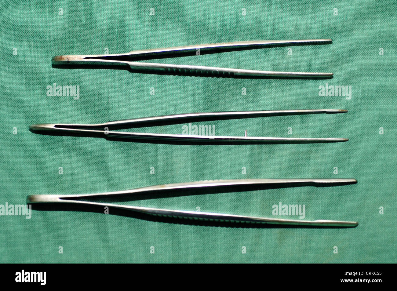 Dissecting forceps hi-res stock photography and images - Alamy