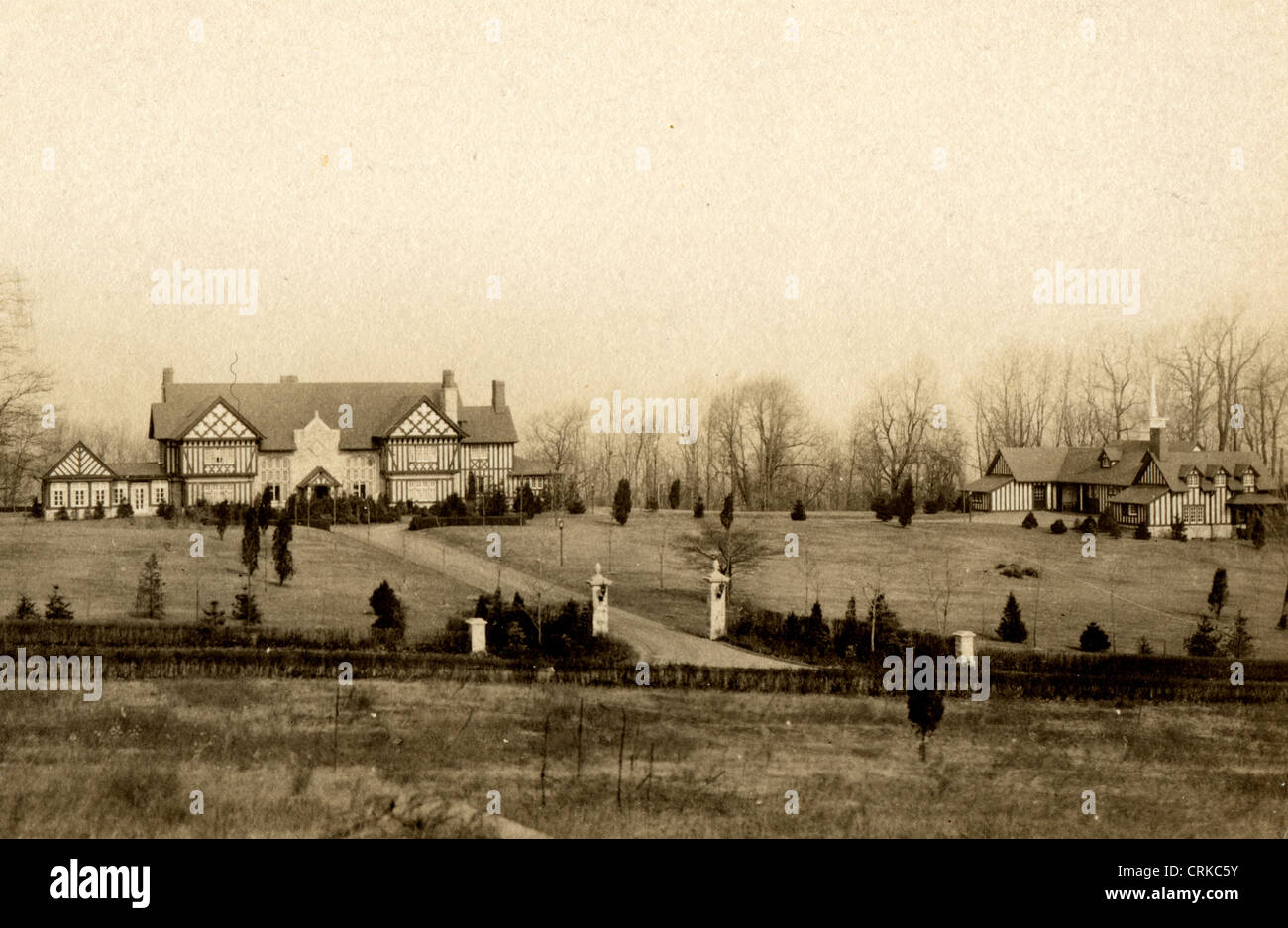 Tudor revival architecture hi-res stock photography and images - Alamy