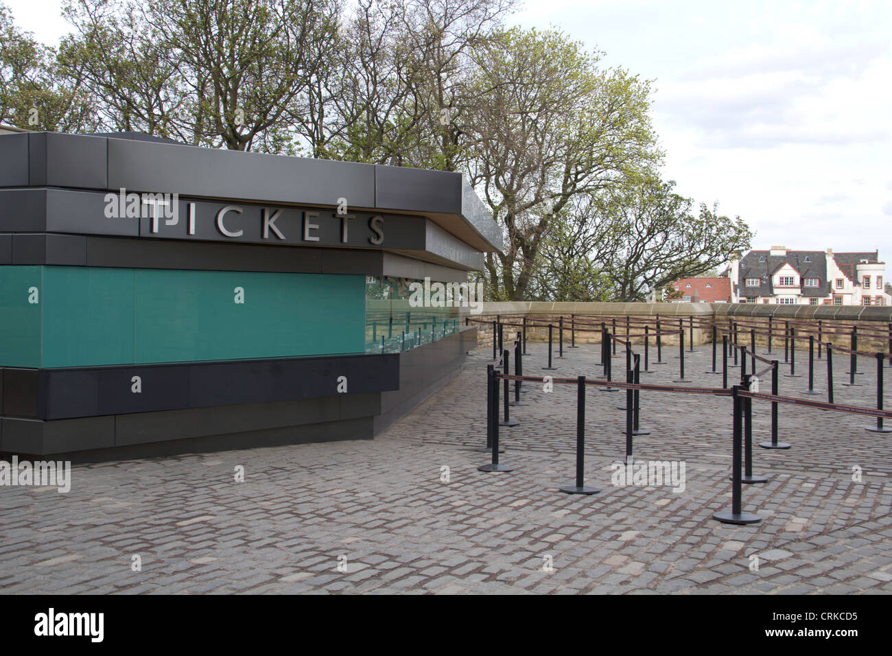 Ticket counter of edinburgh castle hi-res stock photography and images ...