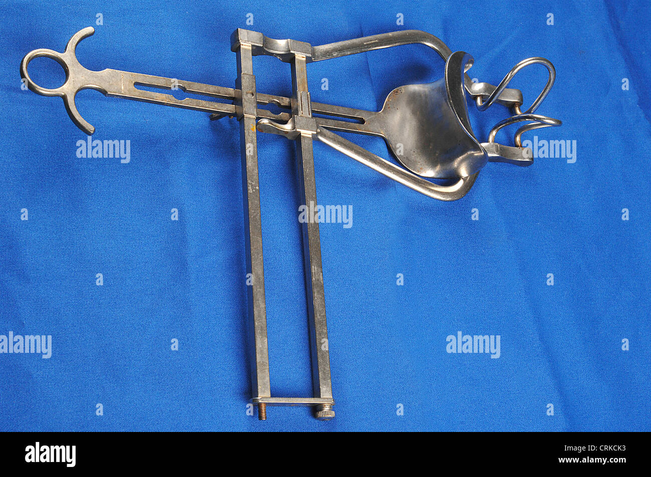 Self Retaining Abdominal Retractor