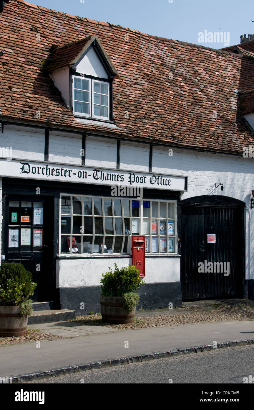 Thames village hi-res stock photography and images - Alamy