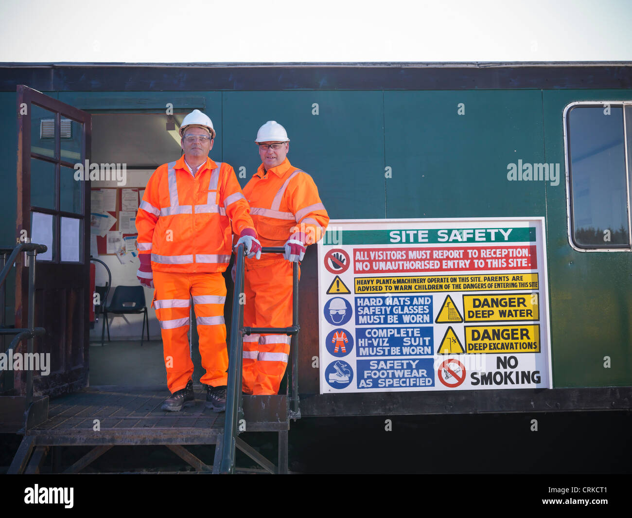 Safety sign text hi-res stock photography and images - Alamy
