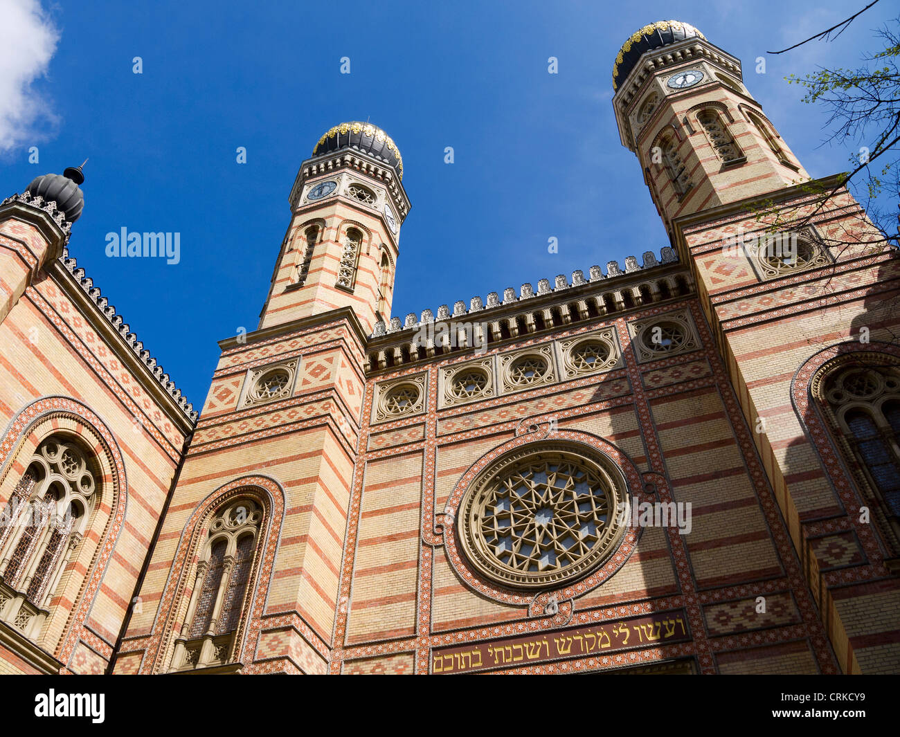 Budapest 's Moorish Style Great Synagogue in Hungary is the Most ...
