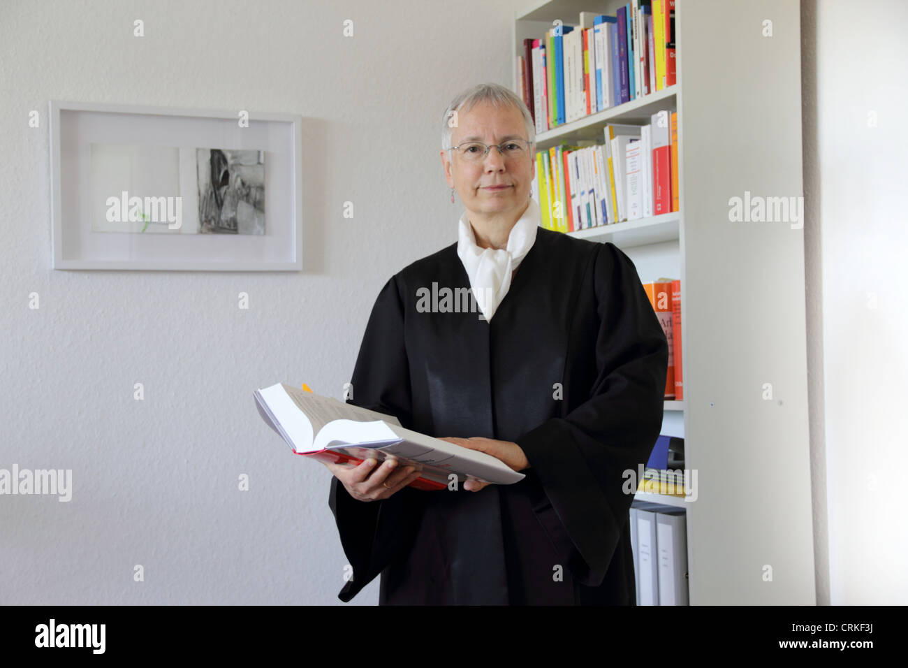 Reading text book hi-res stock photography and images - Alamy