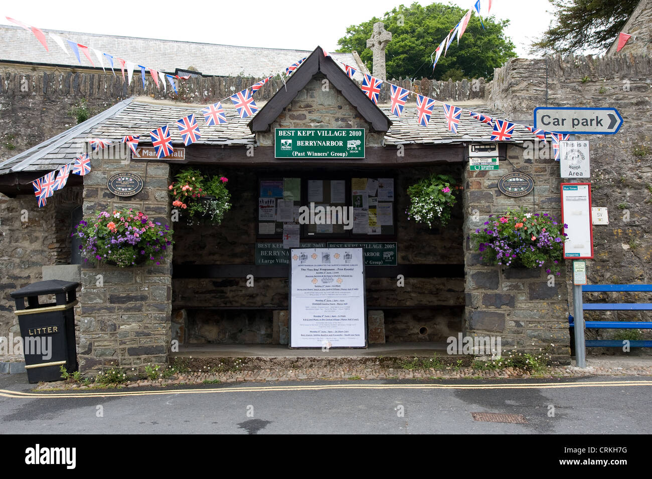 Country village bus stop hi-res stock photography and images - Alamy