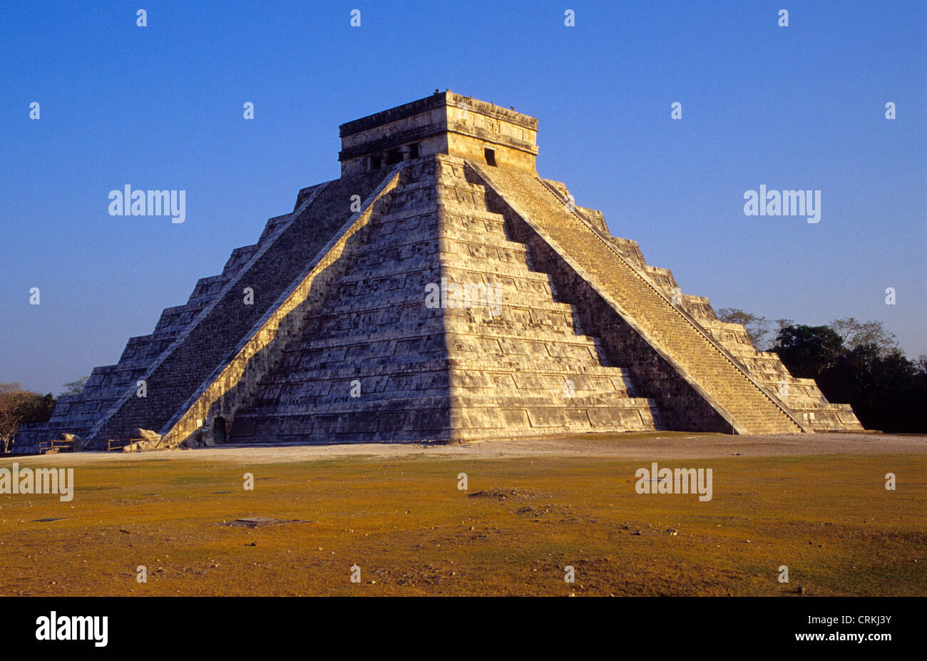 Pyramid kukulcan el castillo hi-res stock photography and images - Alamy