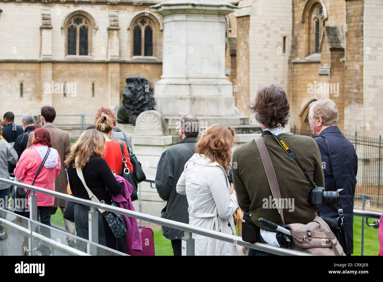 Public queueing to visit the houses of Parliament, London, UK Stock ...