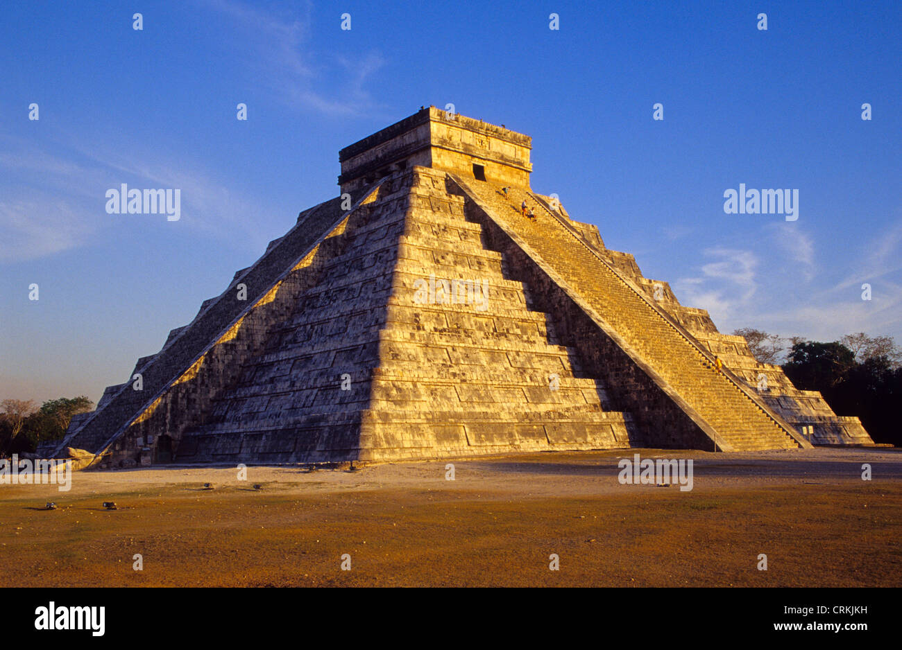 Pyramid kukulcan el castillo hi-res stock photography and images - Alamy