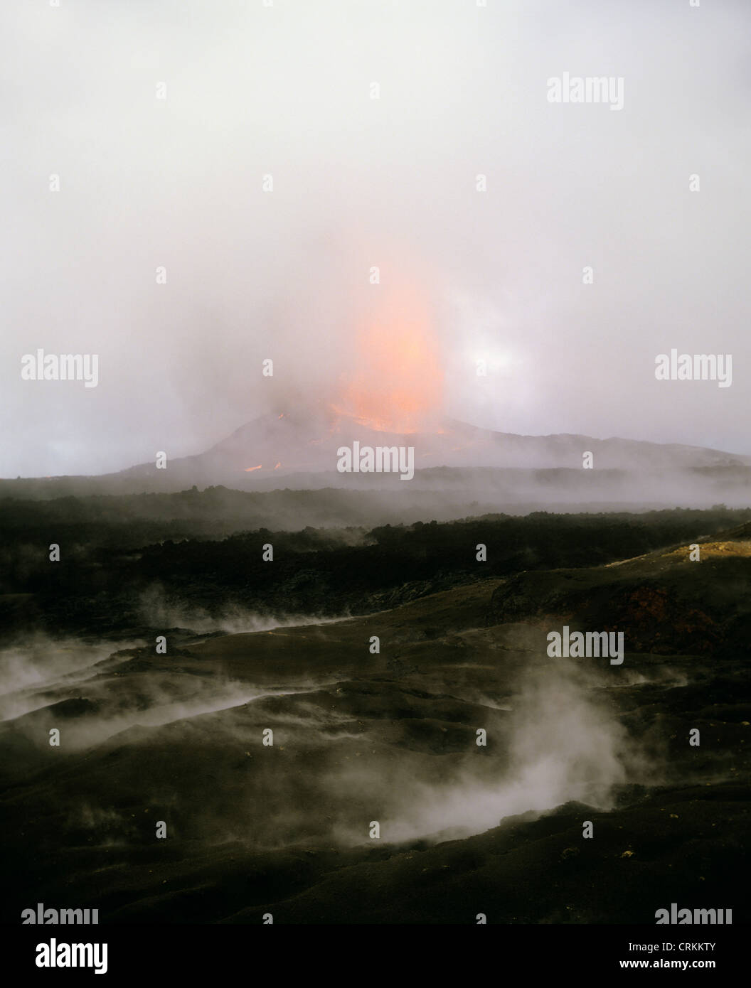 Fountaining eruption at puu oo vent hi-res stock photography and images ...