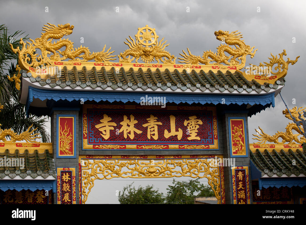Gate and pagoda hi-res stock photography and images - Alamy