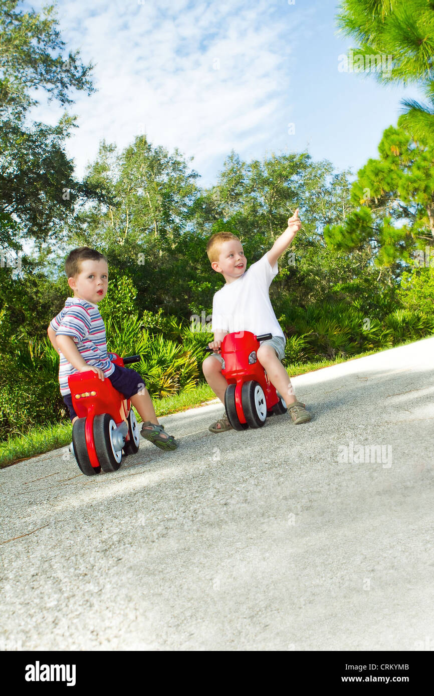 Boys racing hi-res stock photography and images - Alamy