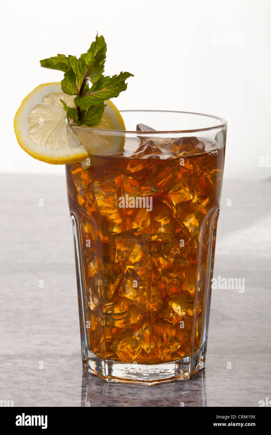 Ice tea with lemon and peppermint Stock Photo - Alamy