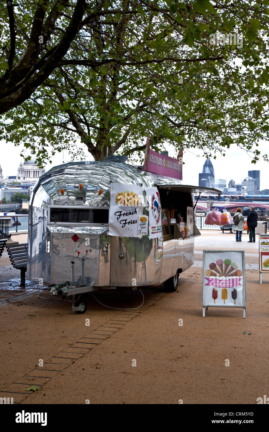 Mobile Catering Caravan on South Side of Thames Stock Photo - Alamy