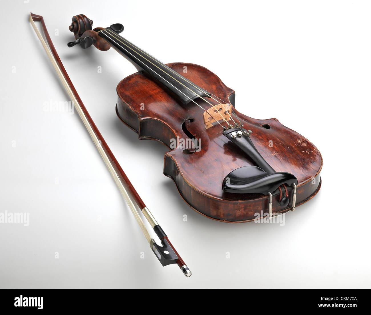 Classical violin hi-res stock photography and images - Alamy