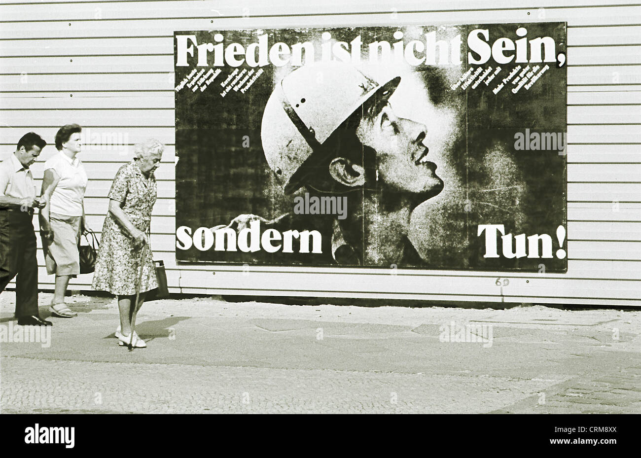 East berlin street 1985 hi-res stock photography and images - Alamy