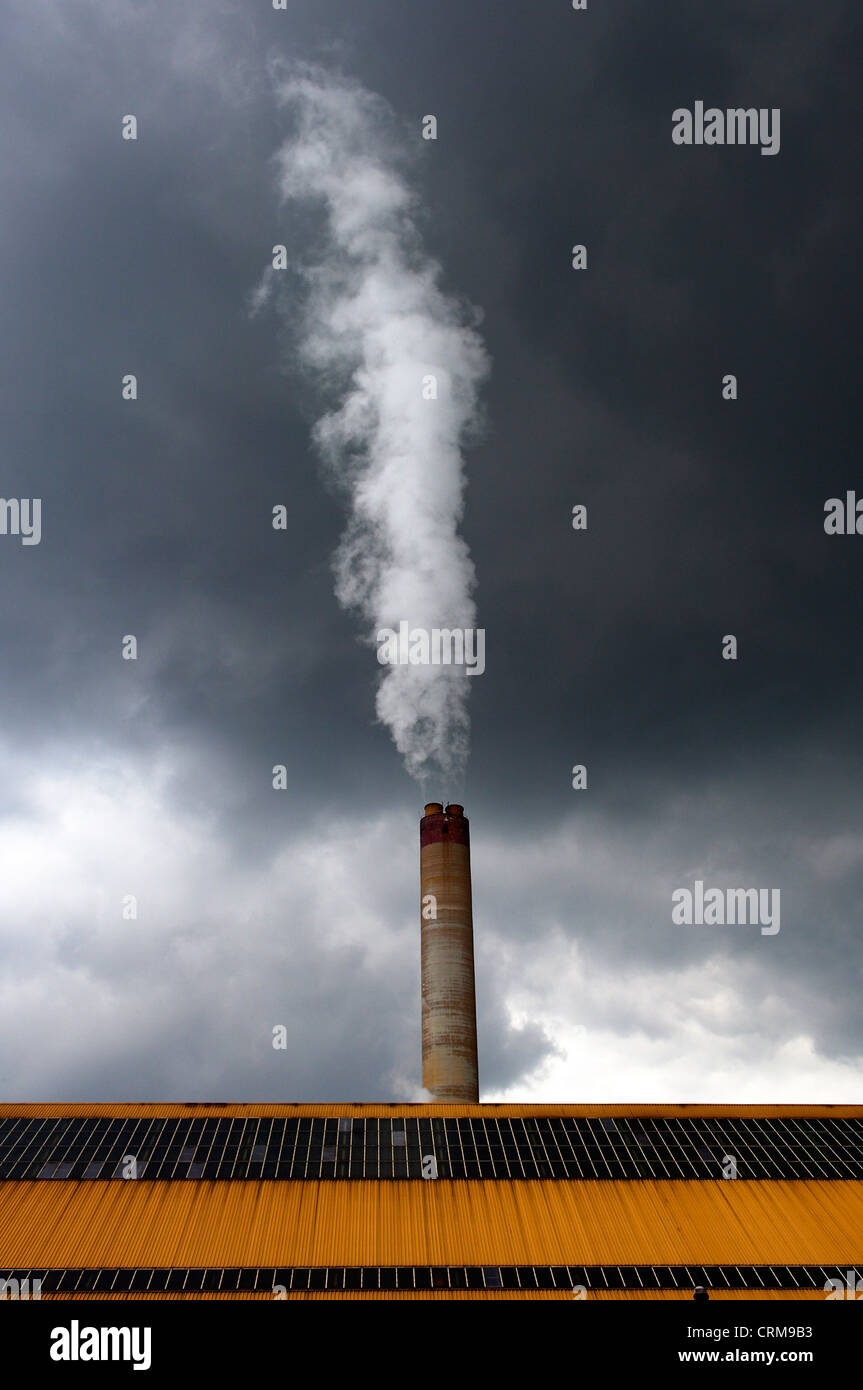 Working industrial plant smoke hi-res stock photography and images - Alamy