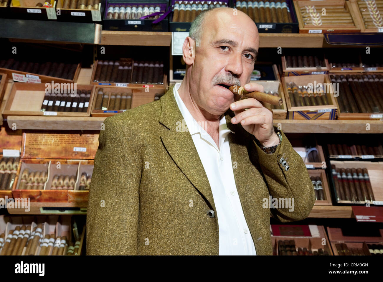 Tobacco shop hi-res stock photography and images - Alamy