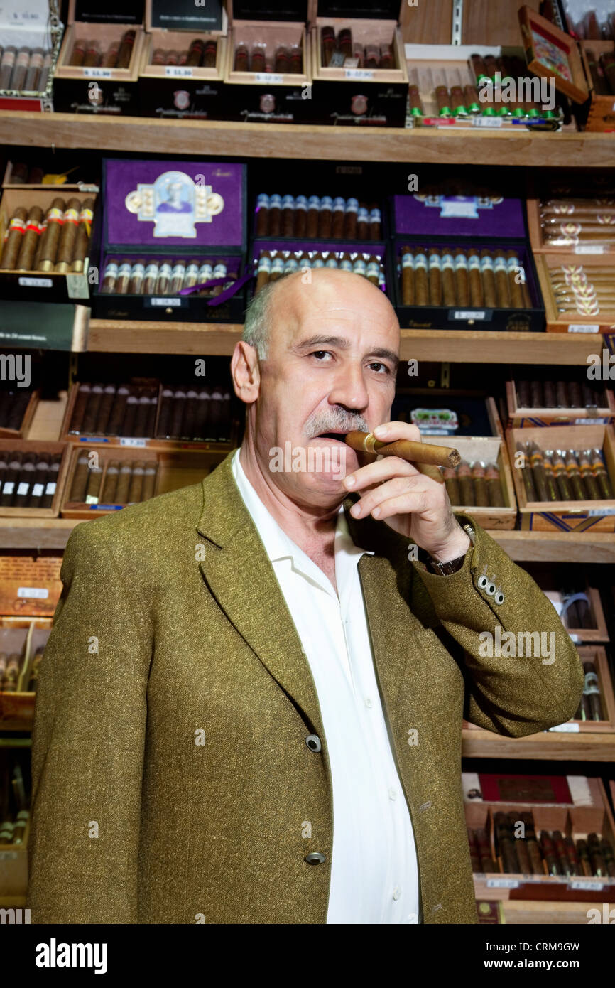 Man smoking large cigar hi-res stock photography and images - Alamy