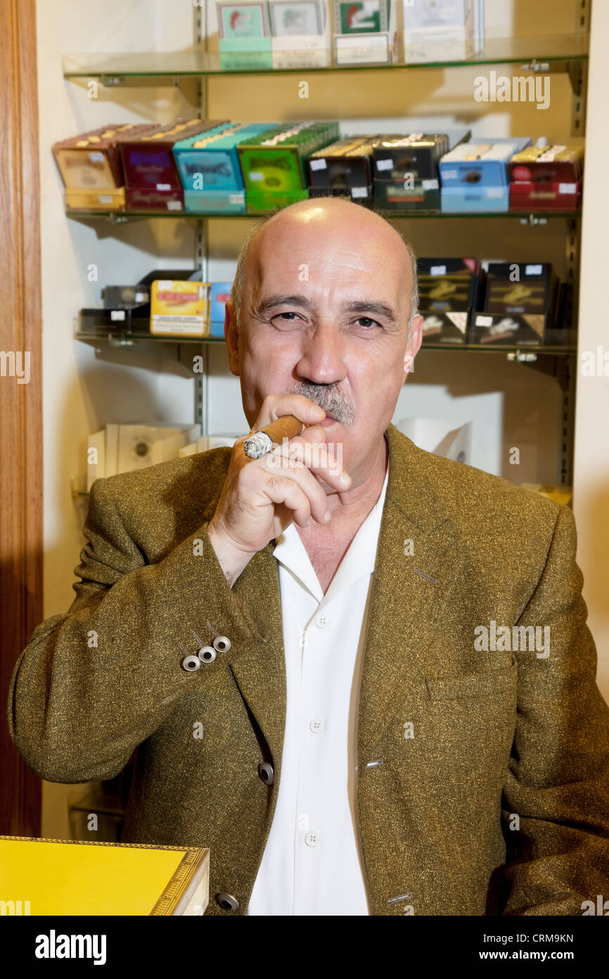 Man smoking large cigar hi-res stock photography and images - Alamy