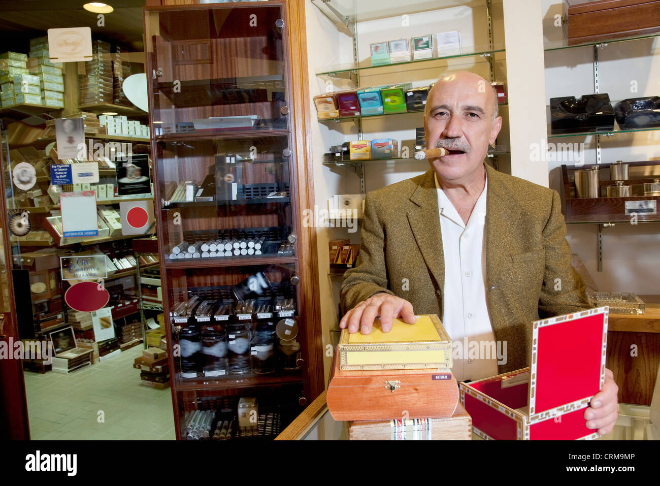 Man smoking large cigar hi-res stock photography and images - Alamy