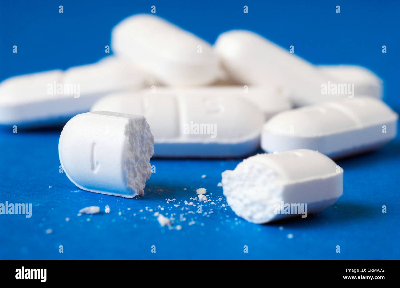 Broken tablet pill capsule hi-res stock photography and images - Alamy