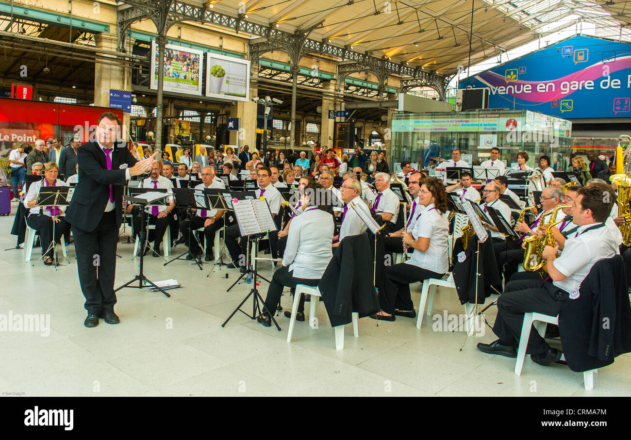 Paris symphony orchestra conductor hi-res stock photography and images ...