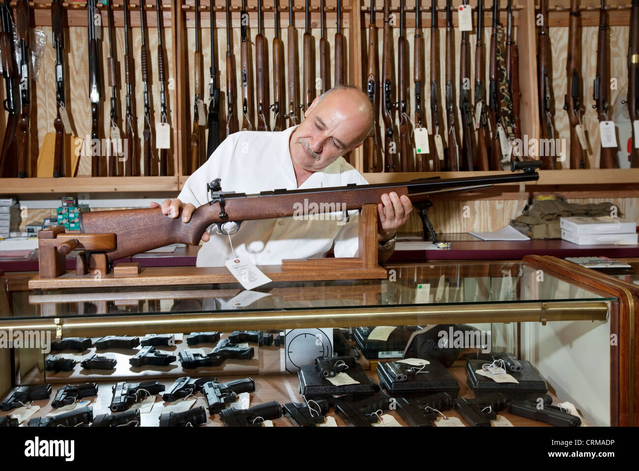 Rifle store hi-res stock photography and images - Alamy