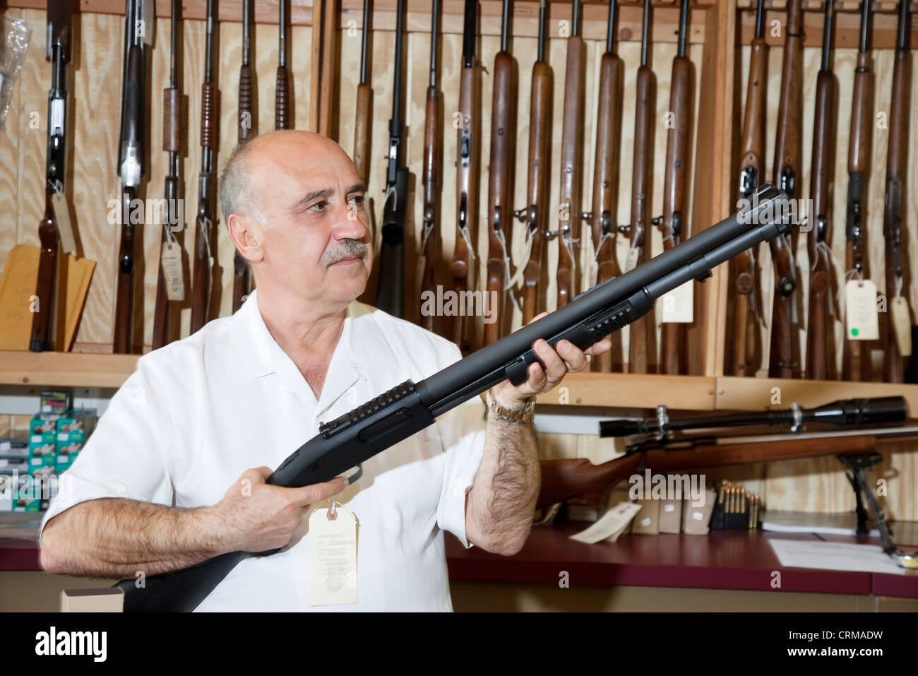 Gun store hi-res stock photography and images - Alamy