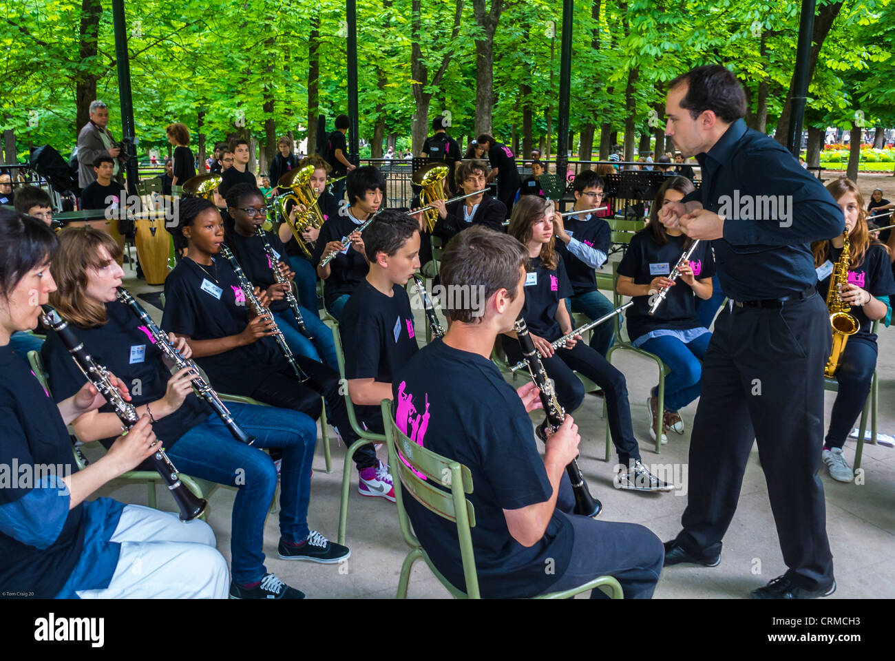 School fete outdoors hi-res stock photography and images - Alamy