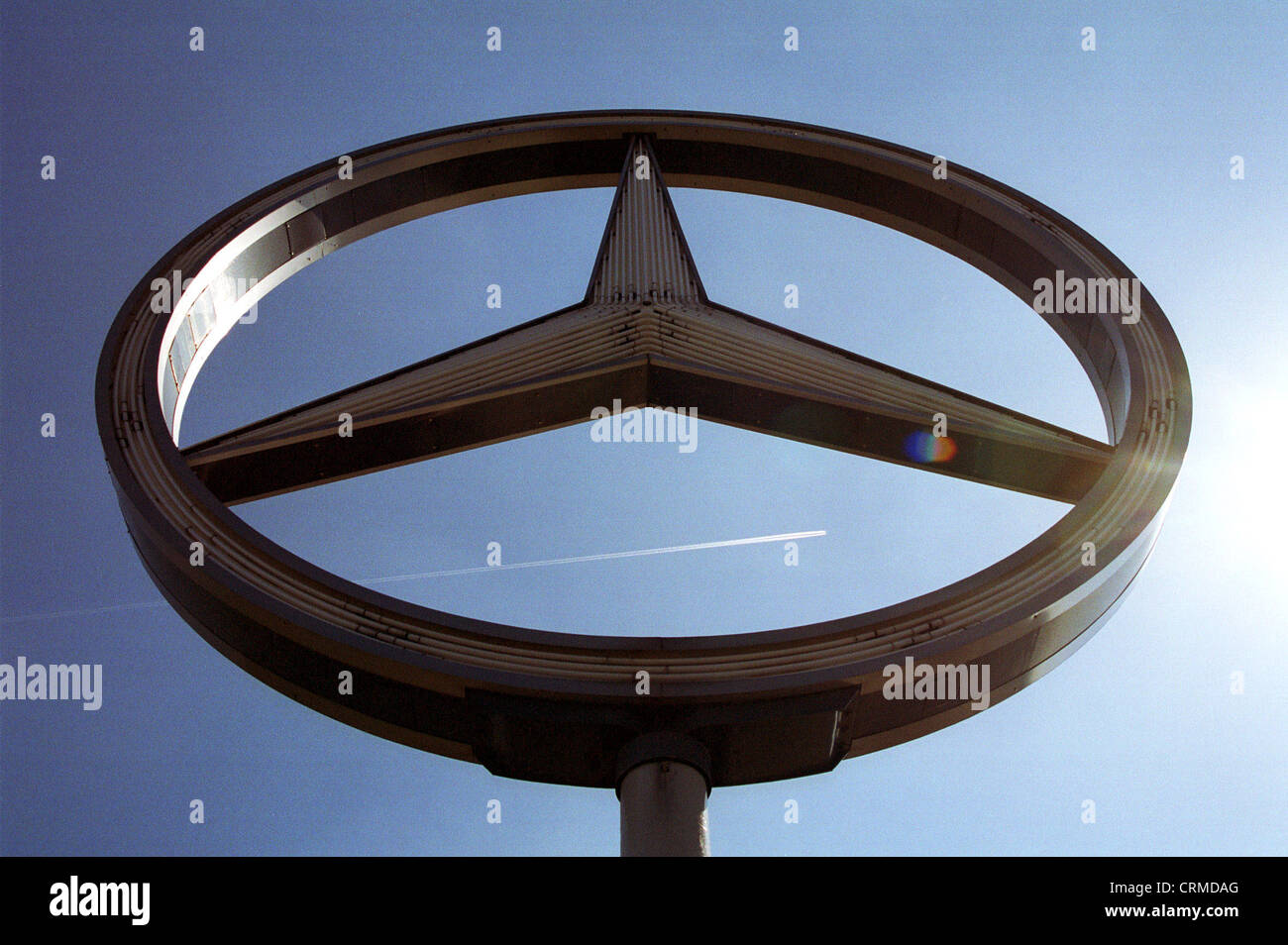 Mercedes benz star logo on hi-res stock photography and images - Alamy