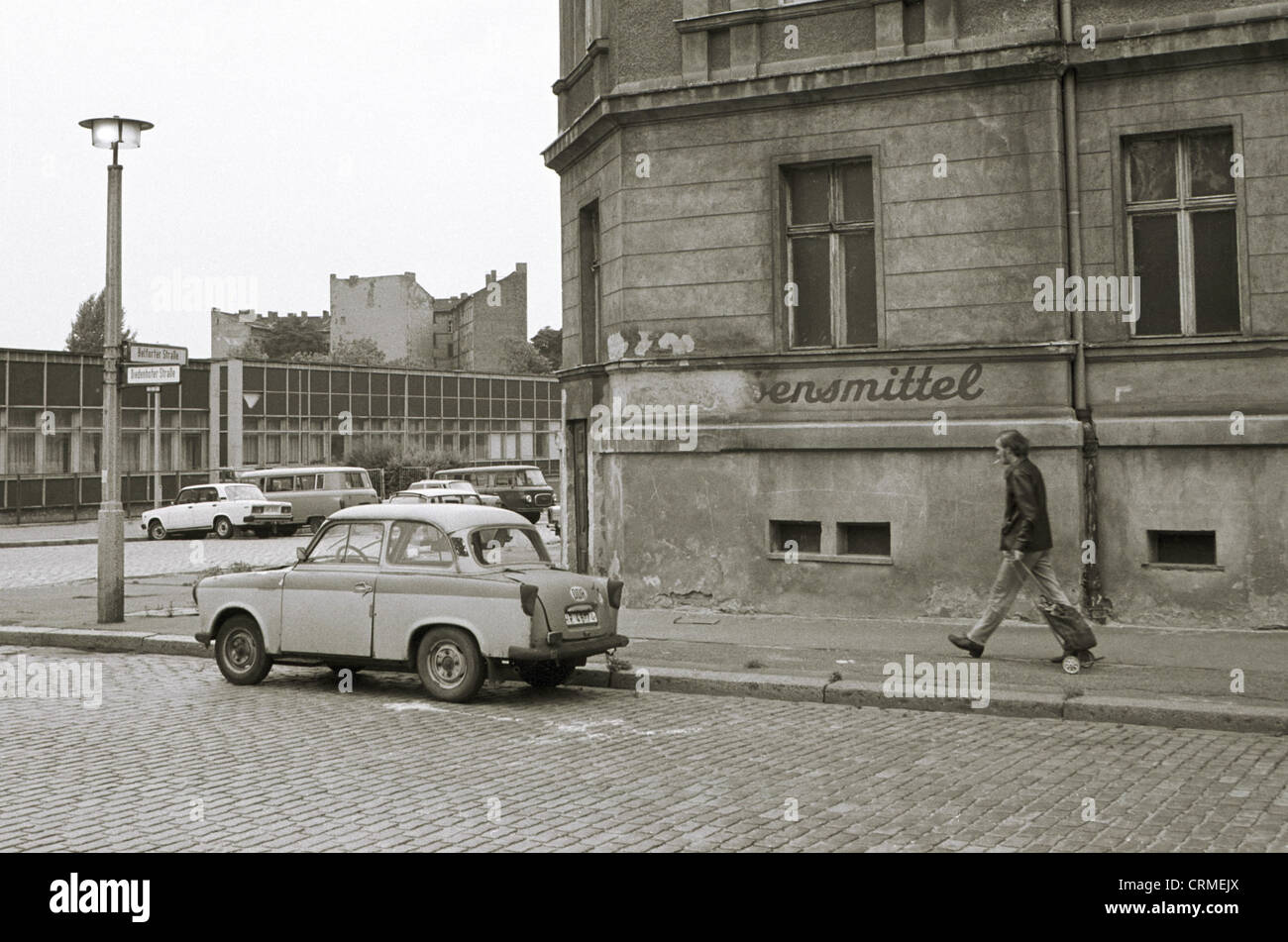 Street scene in the Prenzlauer Berg district, East Berlin 1985 Stock ...