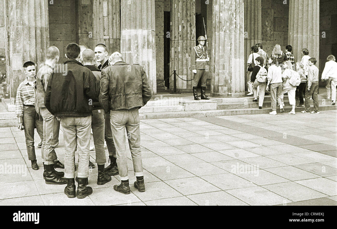 East berlin street 1985 hi-res stock photography and images - Alamy