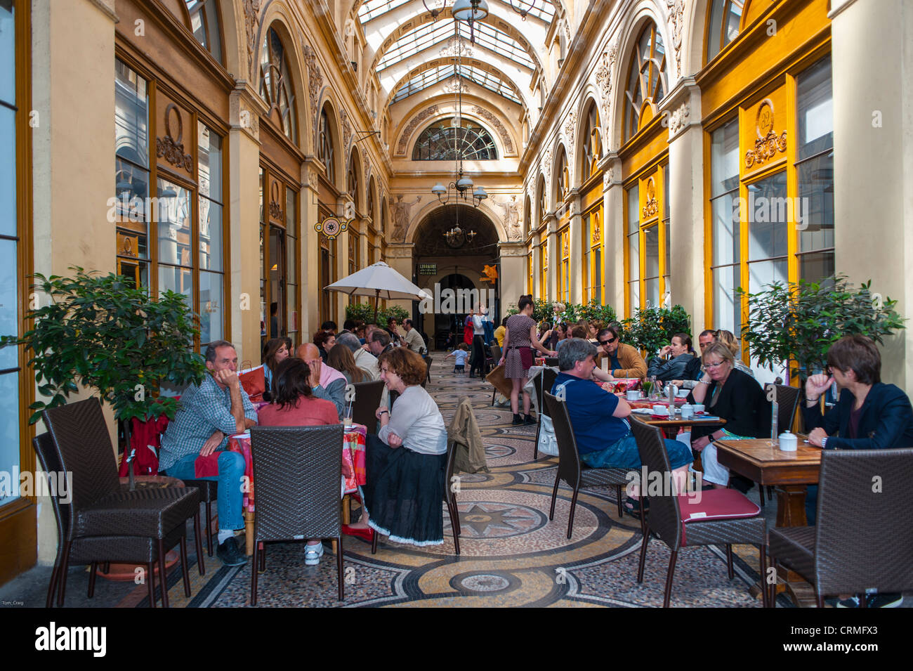 Parisian bistro chairs hi-res stock photography and images - Alamy