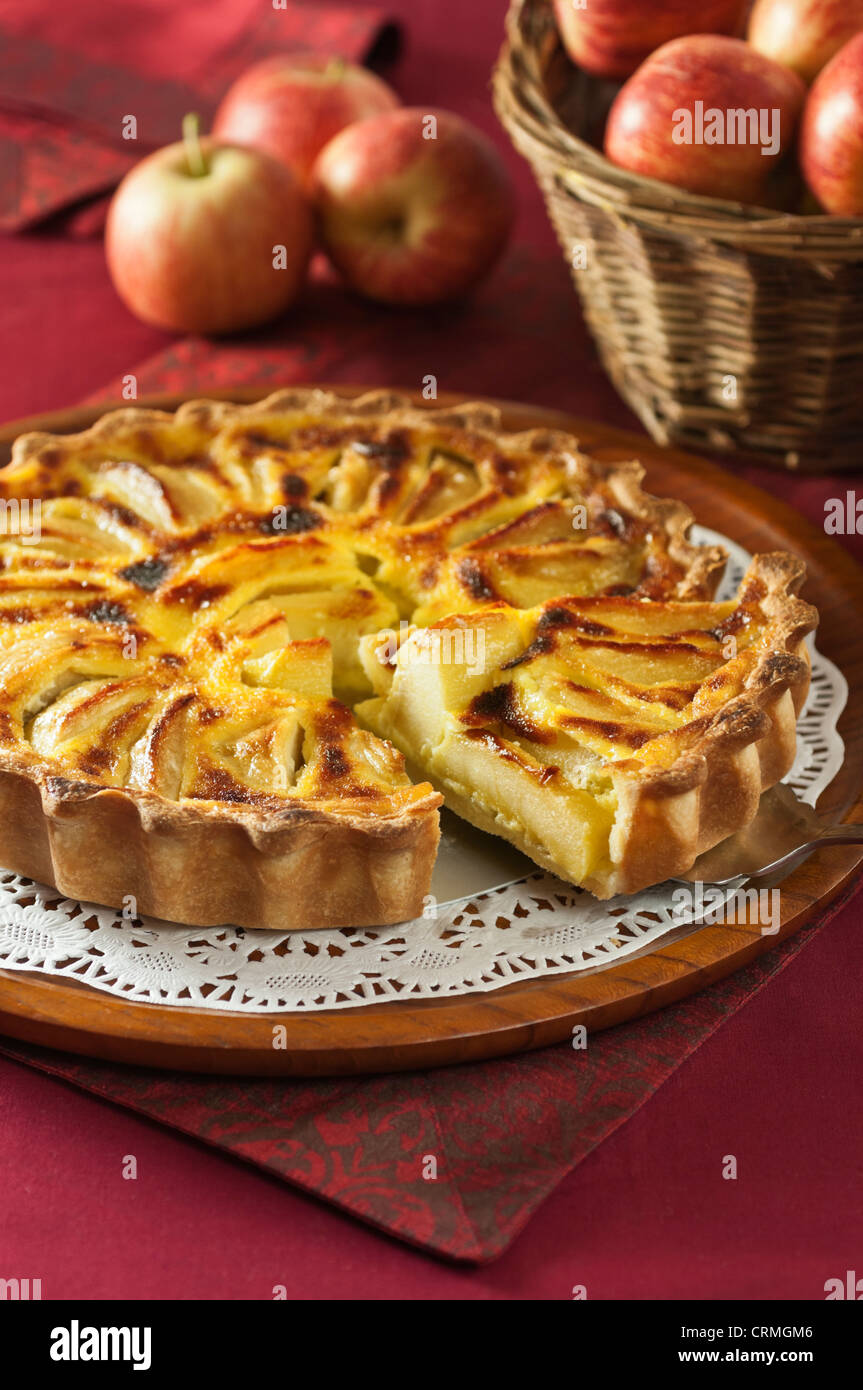 Tarte aux pommes à l'Alsacienne Apple tart Alsace style Stock Photo - Alamy