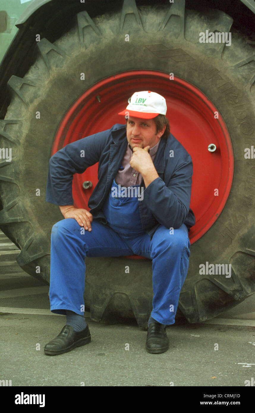 Construction workers taking a break hi-res stock photography and images ...