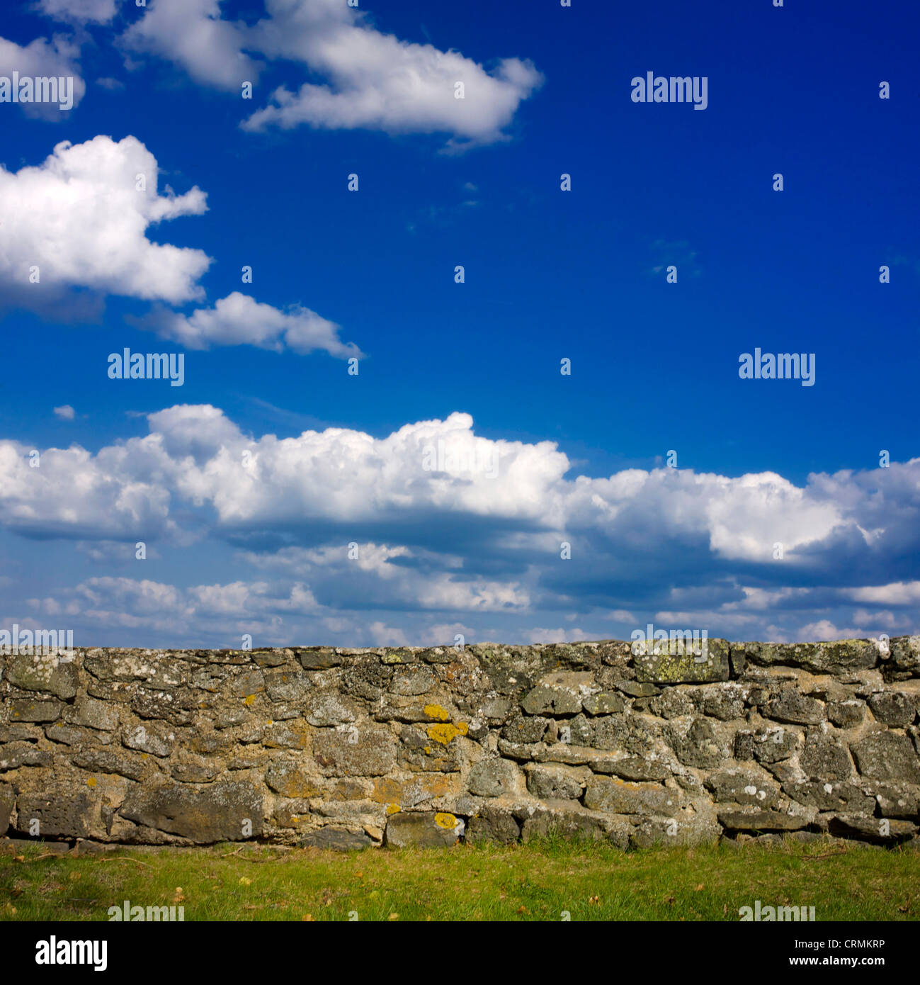 Stone wall hi-res stock photography and images - Alamy