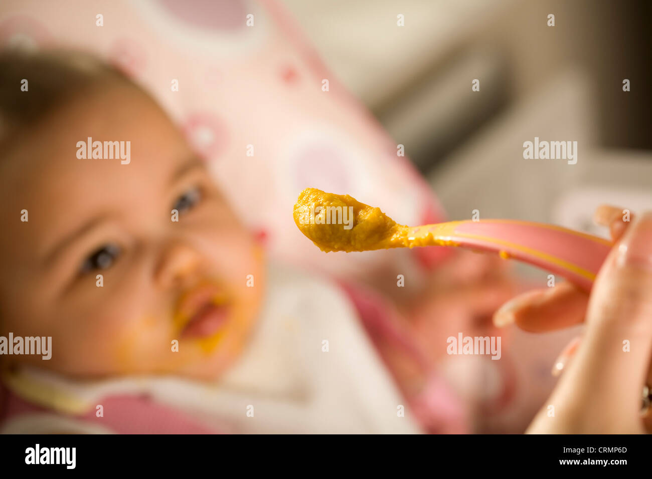 6 month old baby being spoon fed Stock Photo - Alamy