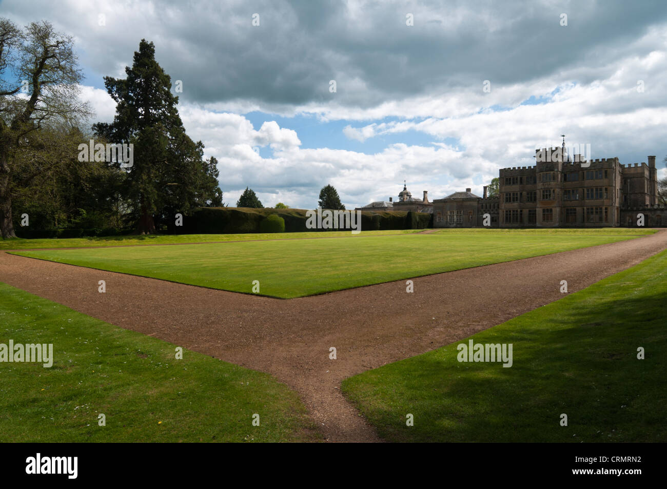 Rousham House with its ancient Bowling Green (c. 1720) in the ...