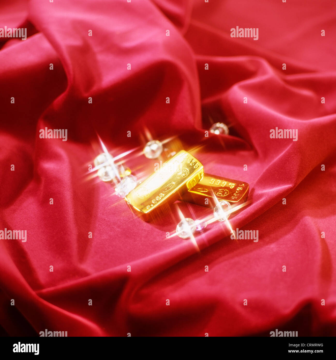 Gold bars and glittering diamonds on garnet velvet Stock Photo - Alamy