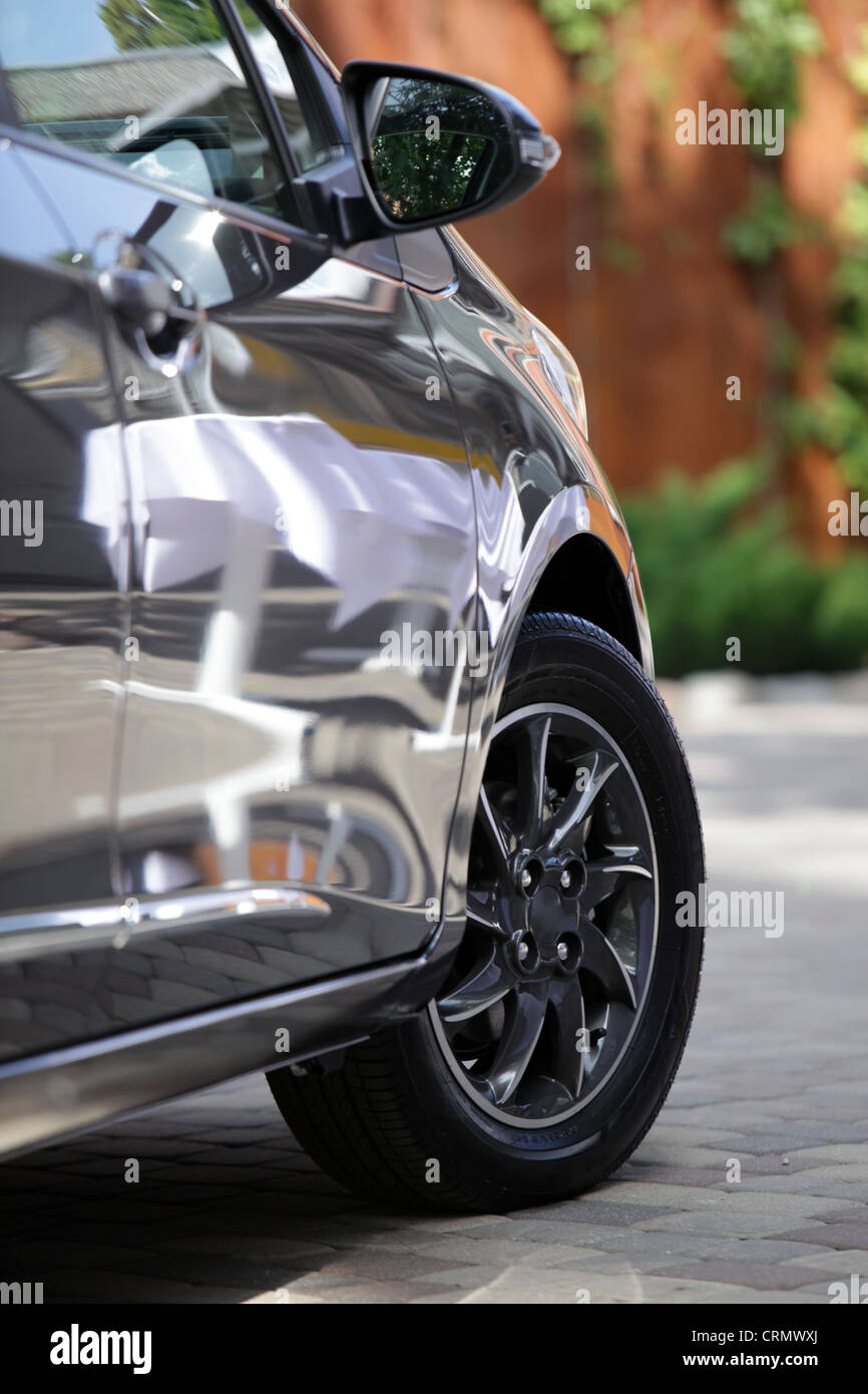 Modern car - side mirror and front wheel Stock Photo - Alamy