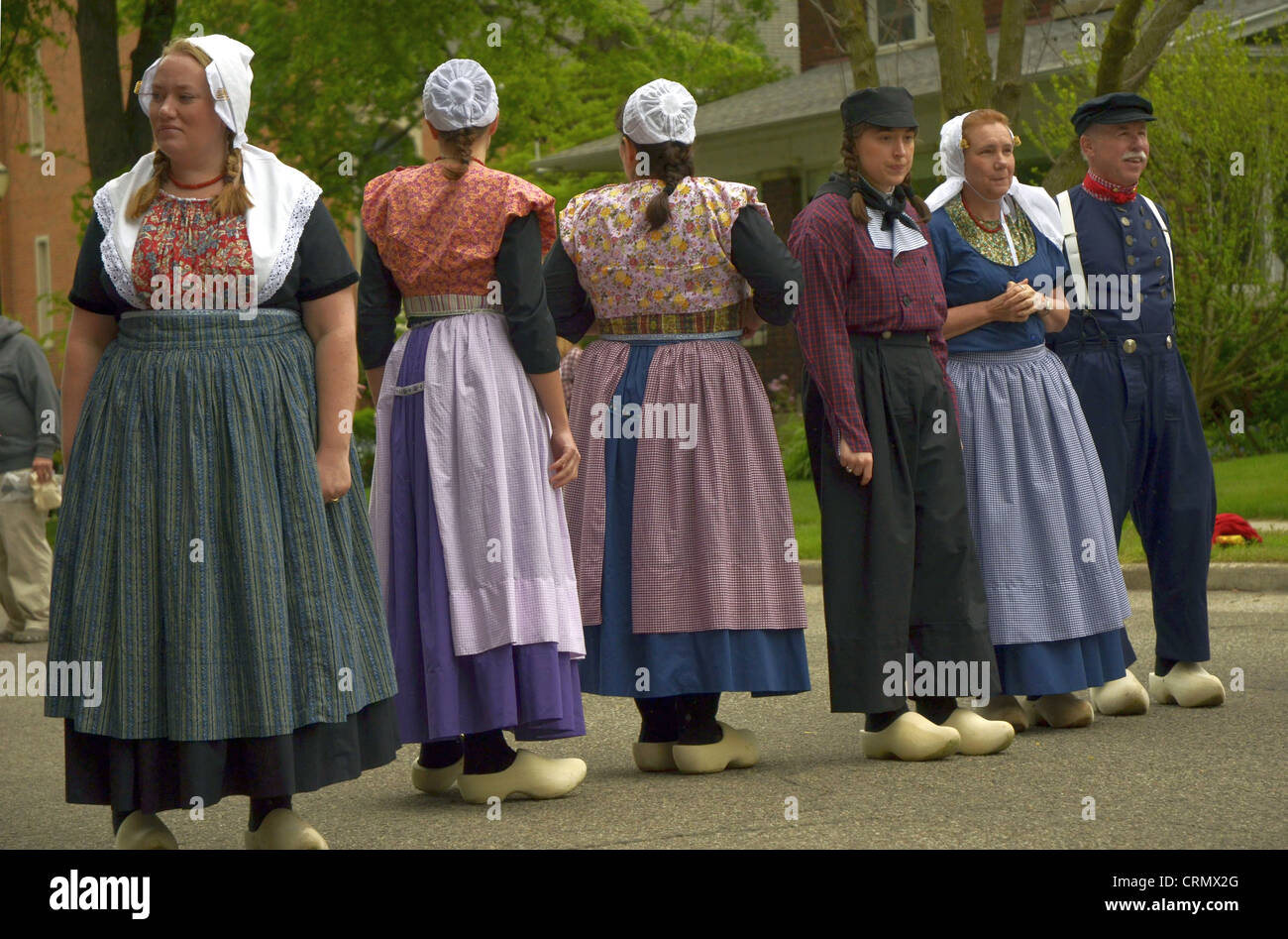 Dutch traditional costumes hi-res stock photography and images - Alamy