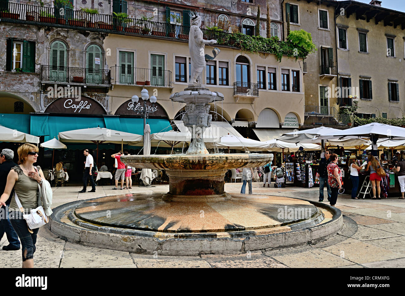 Fountain of verona hi-res stock photography and images - Alamy