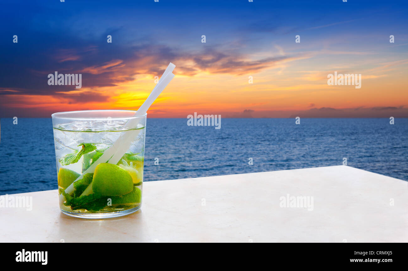 Cocktail beach sunset hi-res stock photography and images - Alamy