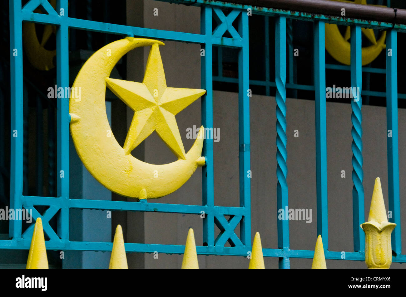 Crescent and star at Sultan mosque in Singapore Stock Photo - Alamy