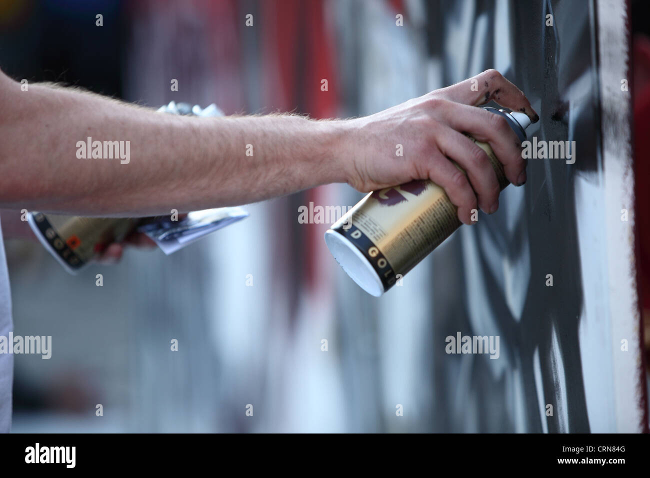 Graffiti Artist hands with paint cans Stock Photo - Alamy